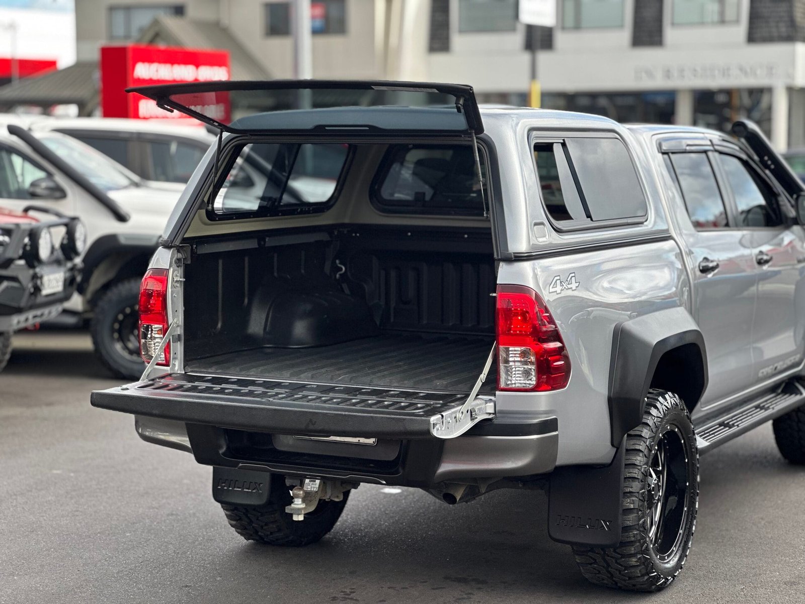 2018 TOYOTA HILUX SR5 CRUISER ,6 SPEED AUTOMATIC/ 4WDS - Auckland 4WDS