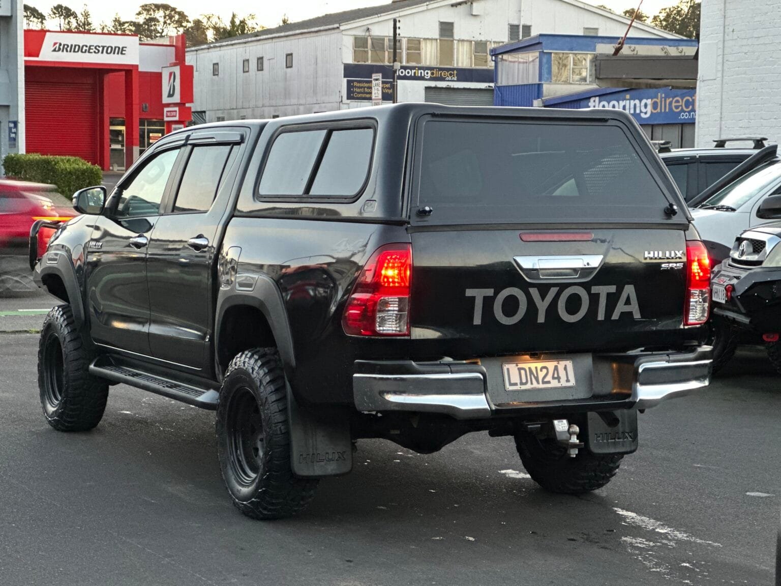 2018 TOYOTA HILUX SR5, 6 SPEED MANUAL / 4WDS - Auckland 4WDS
