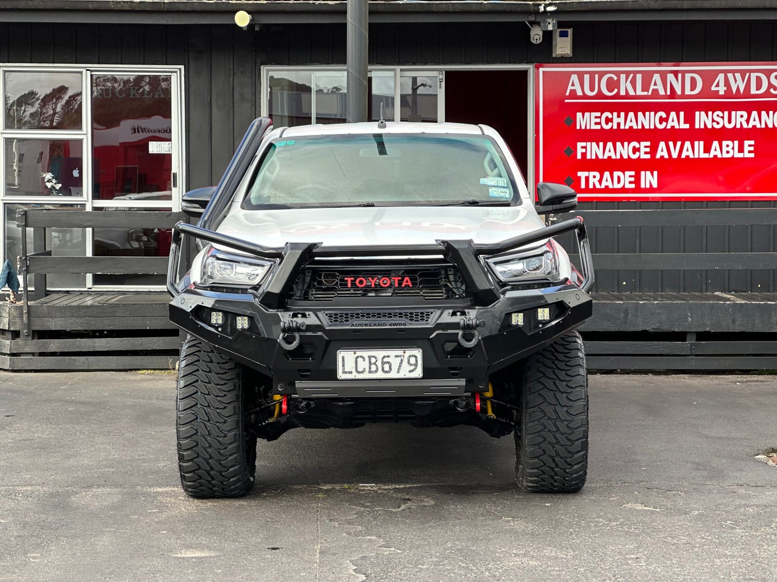 2017 TOYOTA HILUX , 6 SPEED AUTOMATIC / 4WDS - Auckland 4WDS