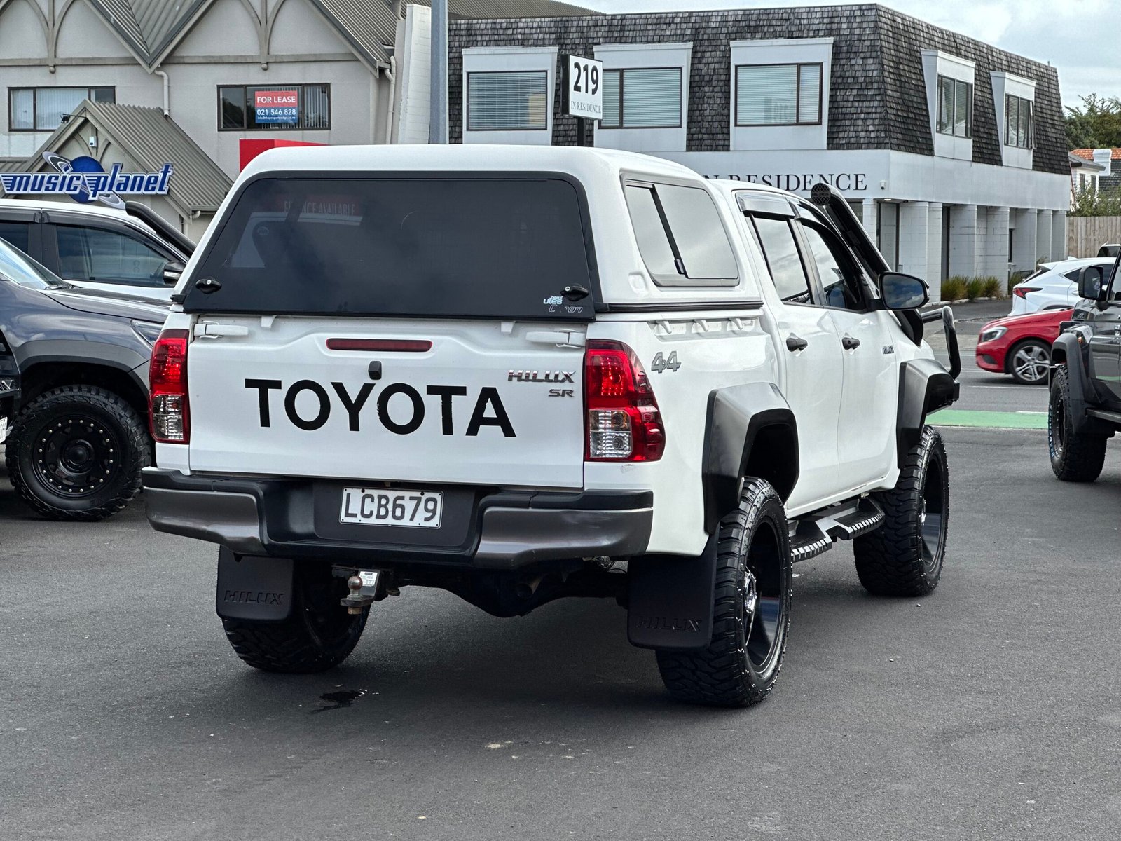 2017 TOYOTA HILUX , 6 SPEED AUTOMATIC / 4WDS - Auckland 4WDS